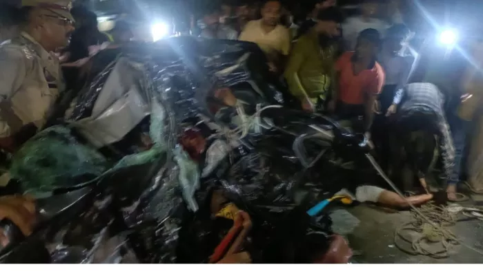 Bareilly Accident: डीसीएम में घुसी तेज रफ्तार कार, तीन की मौत; जन्मदिन ...