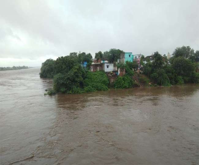 Rajasthan Rain: माही नदी खतरे के निशान पर, गलियाकोट में बाढ़ के हालात ...