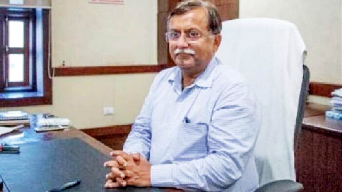 UP News: एक्सटेंशन की अटकलों के बीच अवनीश अवस्थी रिटायर, संजय प्रसाद को ...