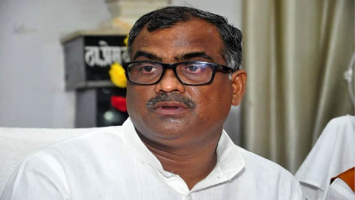 UP Politics: हास्यास्पद बयानों से राहुल गांधी जैसा हो गया अखिलेश यादव ...