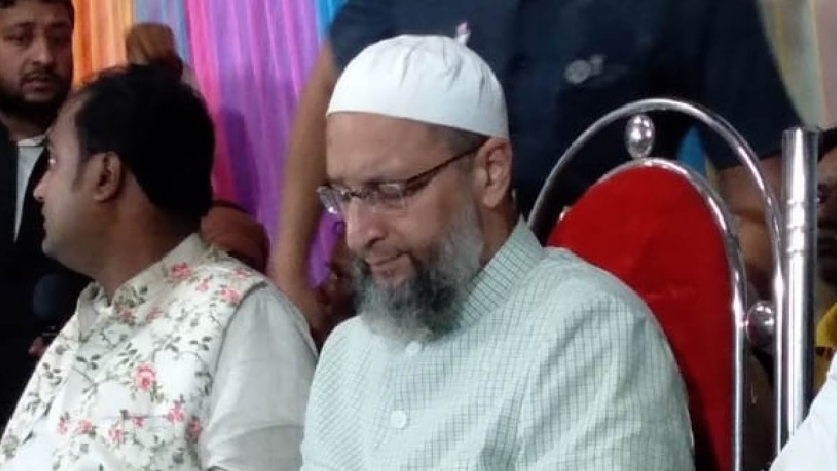 डुमरी उपचुनाव : ओवैसी की सभा में लगे देश विरोधी नारे; केस दर्ज, कहा ... डुमरी उपचुनाव : ओवैसी की सभा में लगे देश विरोधी नारे; केस दर्ज, कहा ...