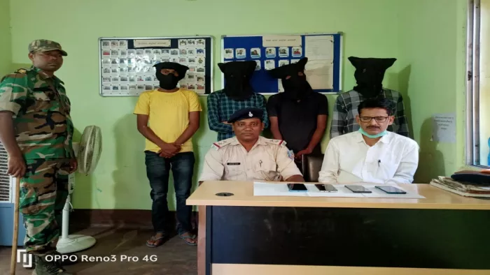 फर्जी बैंक अधिकारी बनकर ठगने वाले चार साइबर ठग गिरफ्तार - four cyber ...