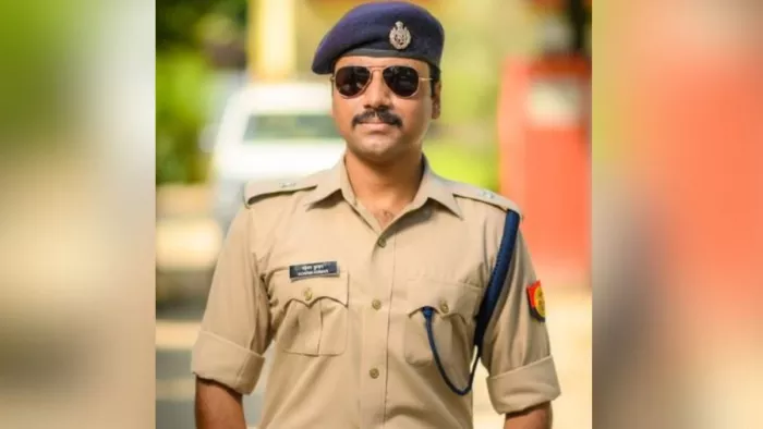 Agra News: एक ट्रैक्टर ने लाइन हाजिर करवाए चार पुलिसवाले, डीसीपी सोनम ...