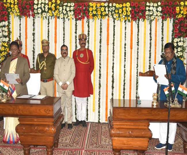 Jharkhand Government: राज्‍यपाल ने स्टीफन मरांडी को दिलाई प्रोटेम ...