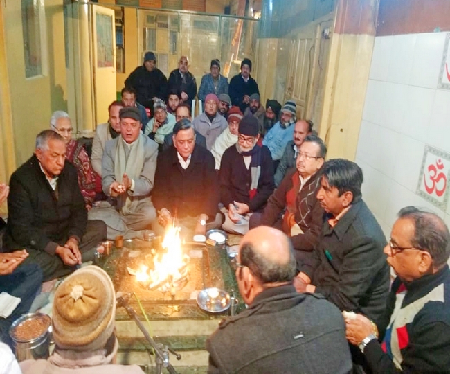 24 पार्टियों को साथ लेकर चलने वाले अटल जी के जन्मदिवस पर बंटी रही भाजपा ...