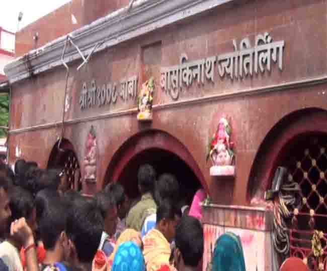 Baba Basukinath Dham Dumka: हर सोमवार 300 भक्तों को बाबा बासुकीनाथ के ...