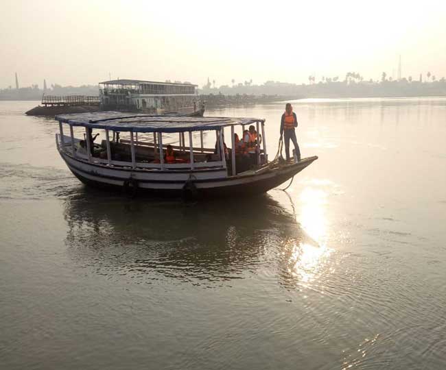 बिहार: गंगा नदी में पीपा पुल से टकराया सैलानियों से भरा जहाज, कई घायल ...