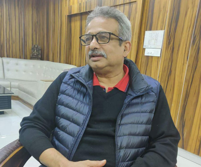 दुर्गम पर्वतीय क्षेत्रों में फरिश्ता बन पहुंचता है यह डॉक्टर, अस्पतालों ...