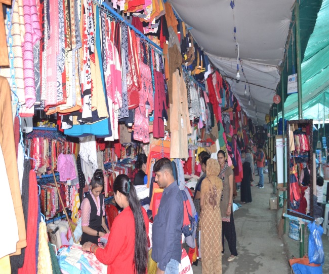 सर्दियां शुरू होते ही शहर में जमा लिया तिब्‍बतियों ने डेरा, लाए हैं ...