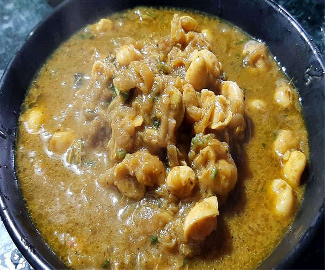 World Tribal Day: इस रेस्‍टोरेंट में हरे पत्तों में परोसे जाते आदिवासी ...