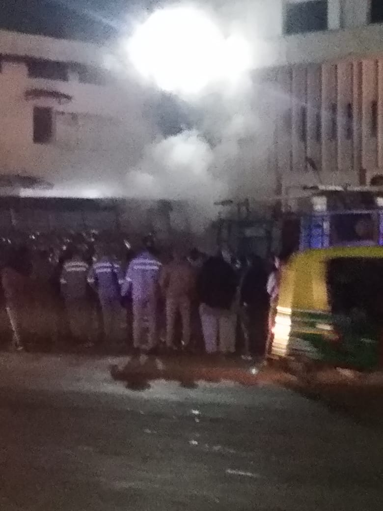 धूं-धूं कर जल उठी चारबाग डिपो पर खड़ी बस, टला बड़ा हादसा Lucknow News ...