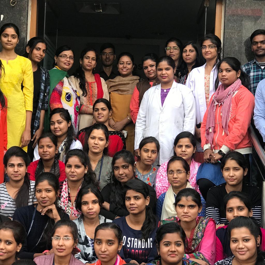 International Women's Day: आधी आबादी को अपने पैरों पर खड़ा कर रही लखनऊ ...