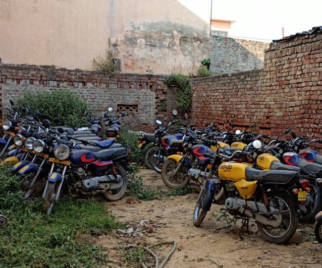 UP Bike Bot Scam में EOW की बड़ी कार्रवाई, पांच स्थानों पर छापेमारी में ...