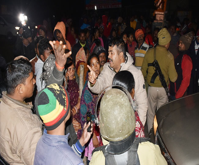 रांची में आगजनी- हिंसक झड़प, चौक के नामकरण पर बीच सड़क पर घंटों बवाल ...