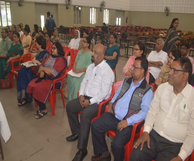 CoronaVirus Effect : जमशेदपुर के प्राइवेट स्‍कूलों में कक्षाएं स्‍थगित ...