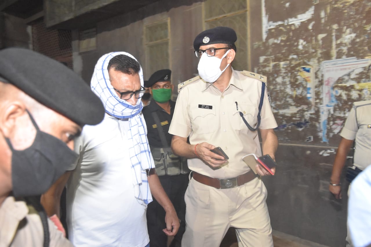 कारोबारी हत्याकांड को लेकर सीतामढ़ी पहुंचे डीजीपी, बोले- ऐसे नहीं चलेगा ...