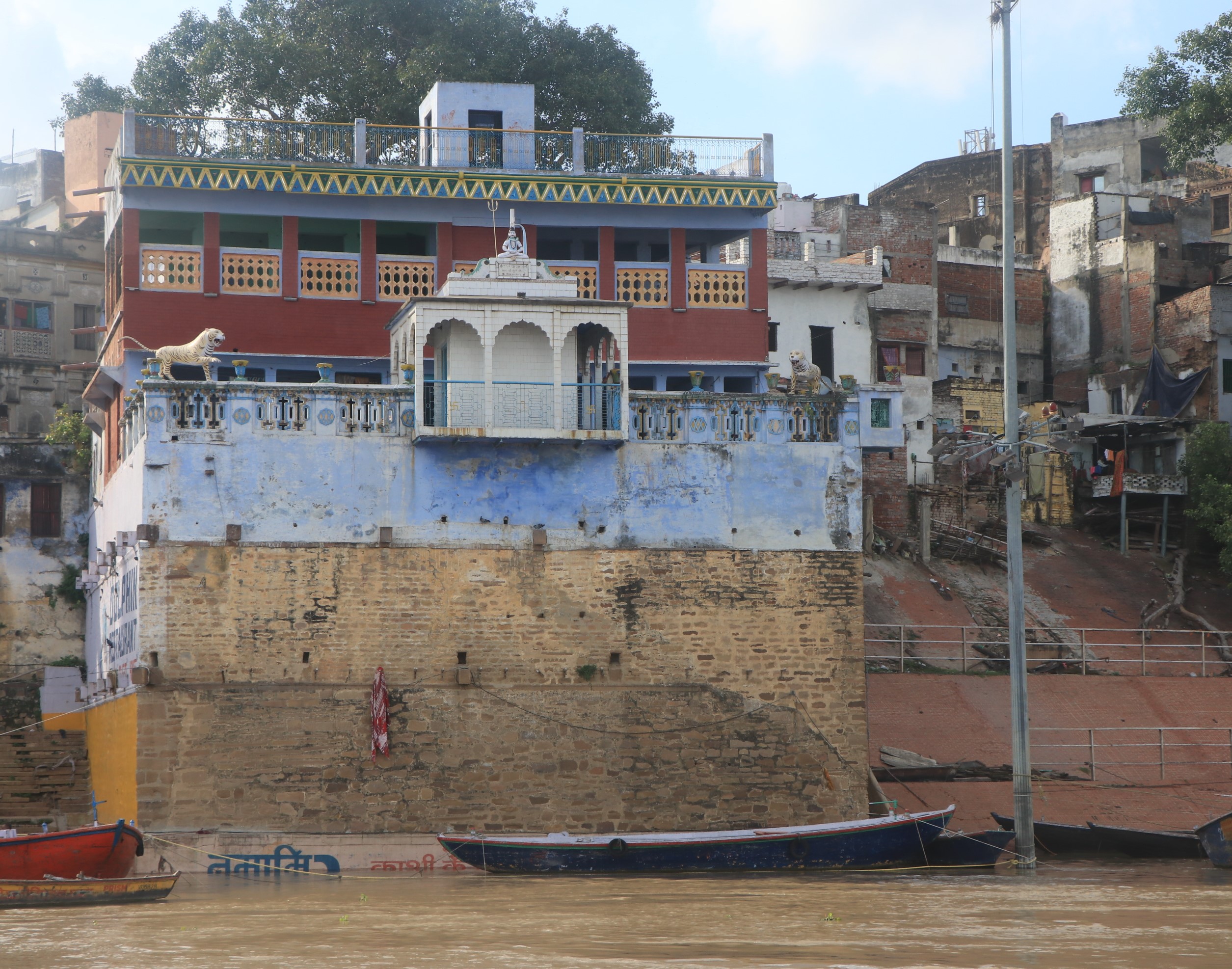 पीएम नरेंद्र मोदी के लाेकसभा चुनाव में प्रस्तावक रहे डोमराज परिवार के ...