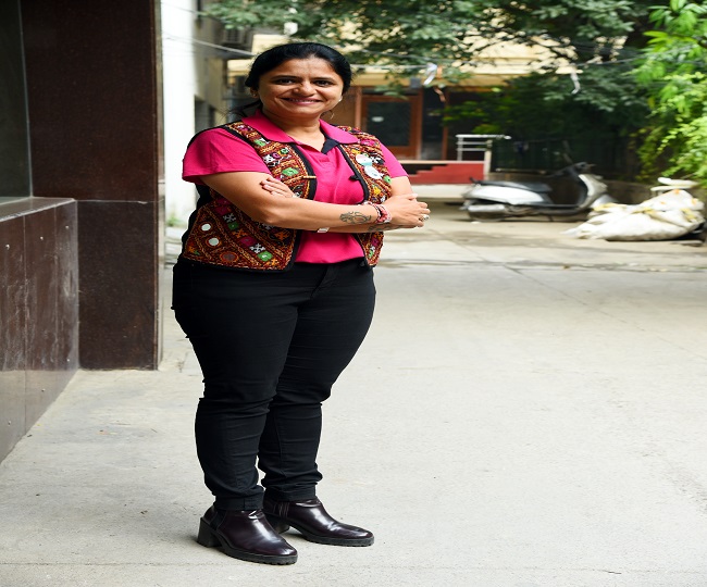 डॉ. सारिका मेहता ने बाइक पर सवार होकर की 21 देशों की सफल यात्रा, कठिन ...