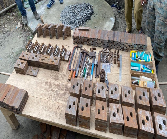 बिहार: वैशाली में बड़ी अवैध गन फैक्ट्री का खुलासा, हथियारों का जखीरा ...