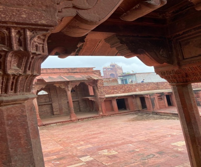 Birthday of Mugal Emperor: आगरा में 'कैद' में है मुगल शहंशाह की ...