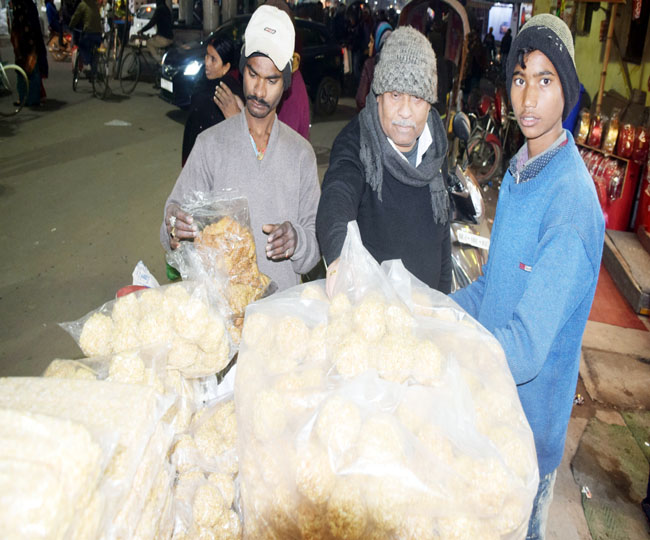 Makar Sankranti : चूड़ा, तिलकुट, लाई, गजक से पटा बाजार, जानें किस रेट ...