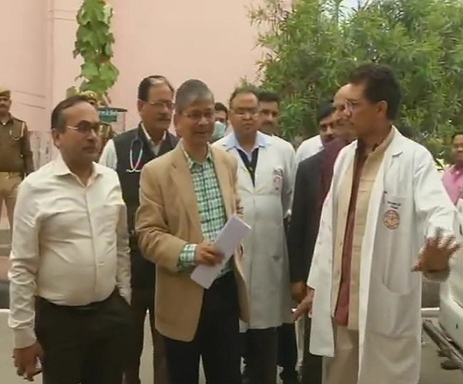 Coronavirus : मंडलायुक्त ने देखा बलरामपुर अस्पताल का आइसोलेशन वार्ड ...