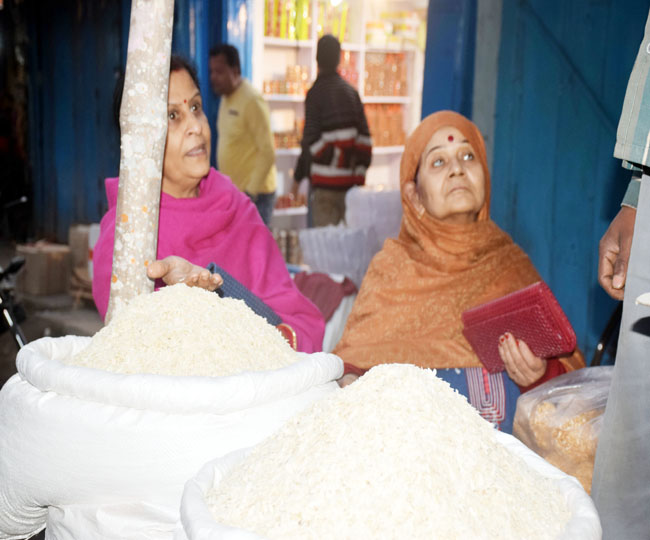 Makar Sankranti : चूड़ा, तिलकुट, लाई, गजक से पटा बाजार, जानें किस रेट ...