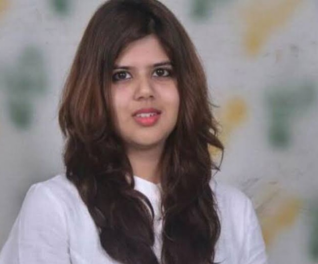 सपा की पूर्व प्रवक्ता पंखुड़ी पाठक यूपी के पूर्व सीएम अखिलेश यादव के ...