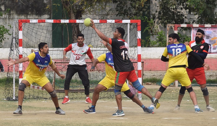 सीनियर हैंडबॉल प्रतियोगिता : यूपी को हराकर फाइनल में पहुंचा रेलवे ...