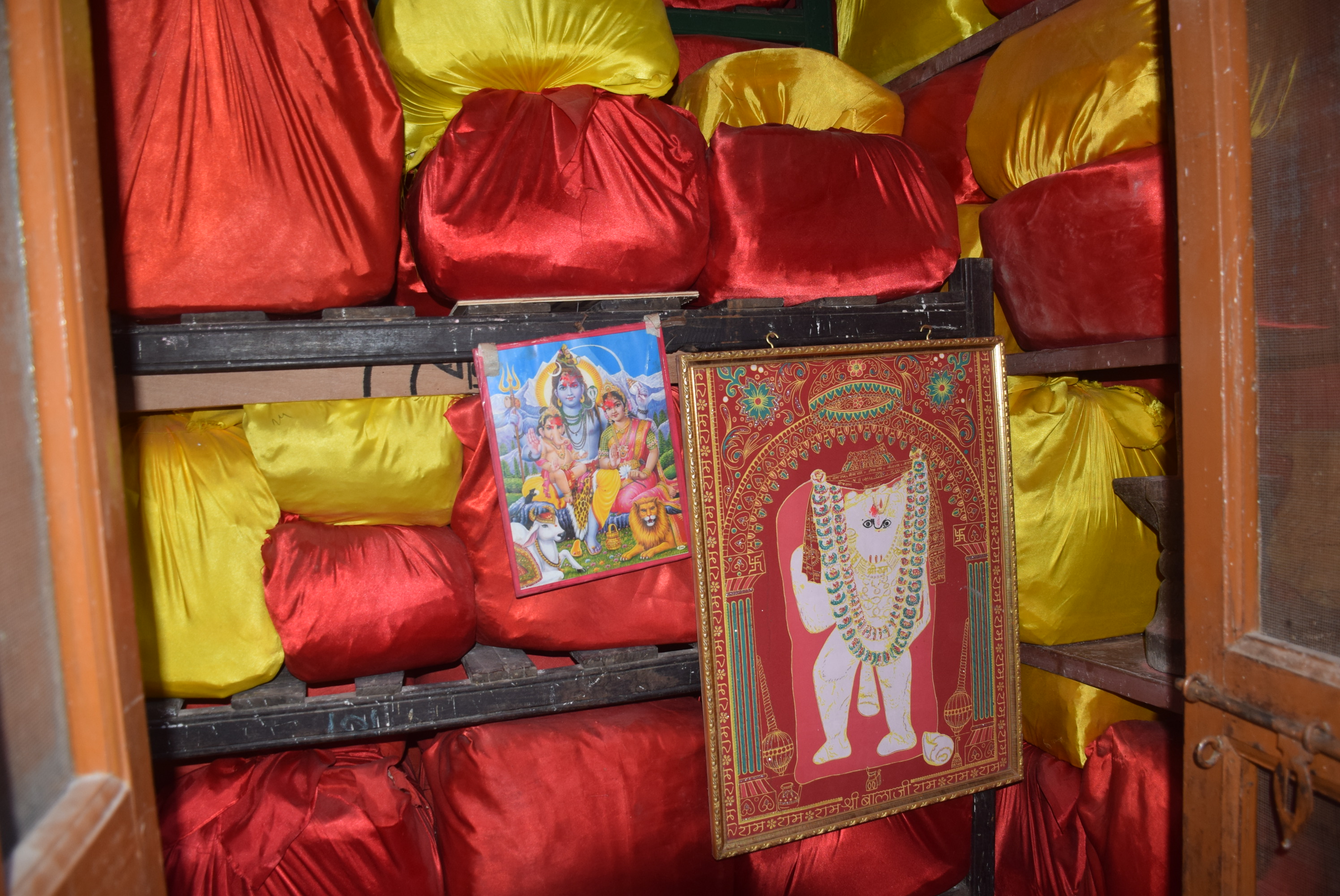 काशी का घराना संभाल रहा अरबों के रामनाम का खजाना, पांच पीढिय़ों से चल ...