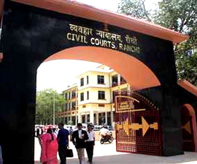 चलने में लाचार लेकिन तकनीकी महारत, युवाओं के कान काट रहे ये बुजुर्ग ...