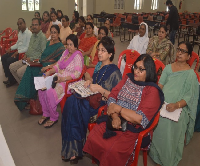 CoronaVirus Effect : जमशेदपुर के प्राइवेट स्‍कूलों में कक्षाएं स्‍थगित ...