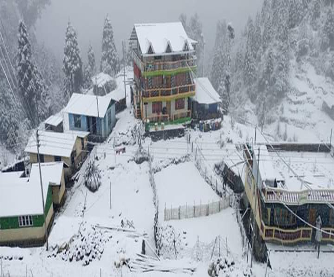 Snowfall In Darjeeling: दार्जिलिंग में बारिश और बर्फबारी से जनजीवन अस्त ...