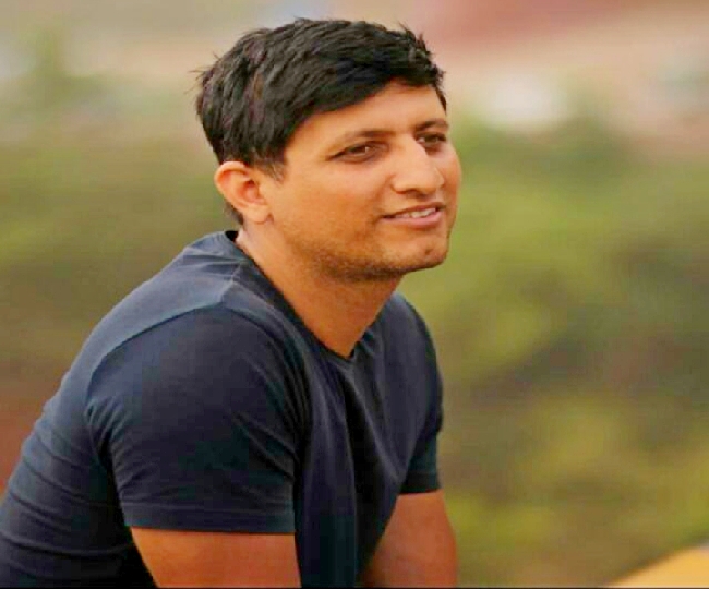 अयोध्या में श्री रामलला की स्थापना की खुशी, आर्टिस्ट वरुण टंडन ने फूलों ...