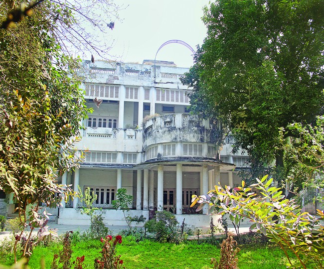 सरकारी सीनियर सेकेंडरी मॉडल स्कूल की इसी इमारत में पढ़े थे पाक के पूर्व ...