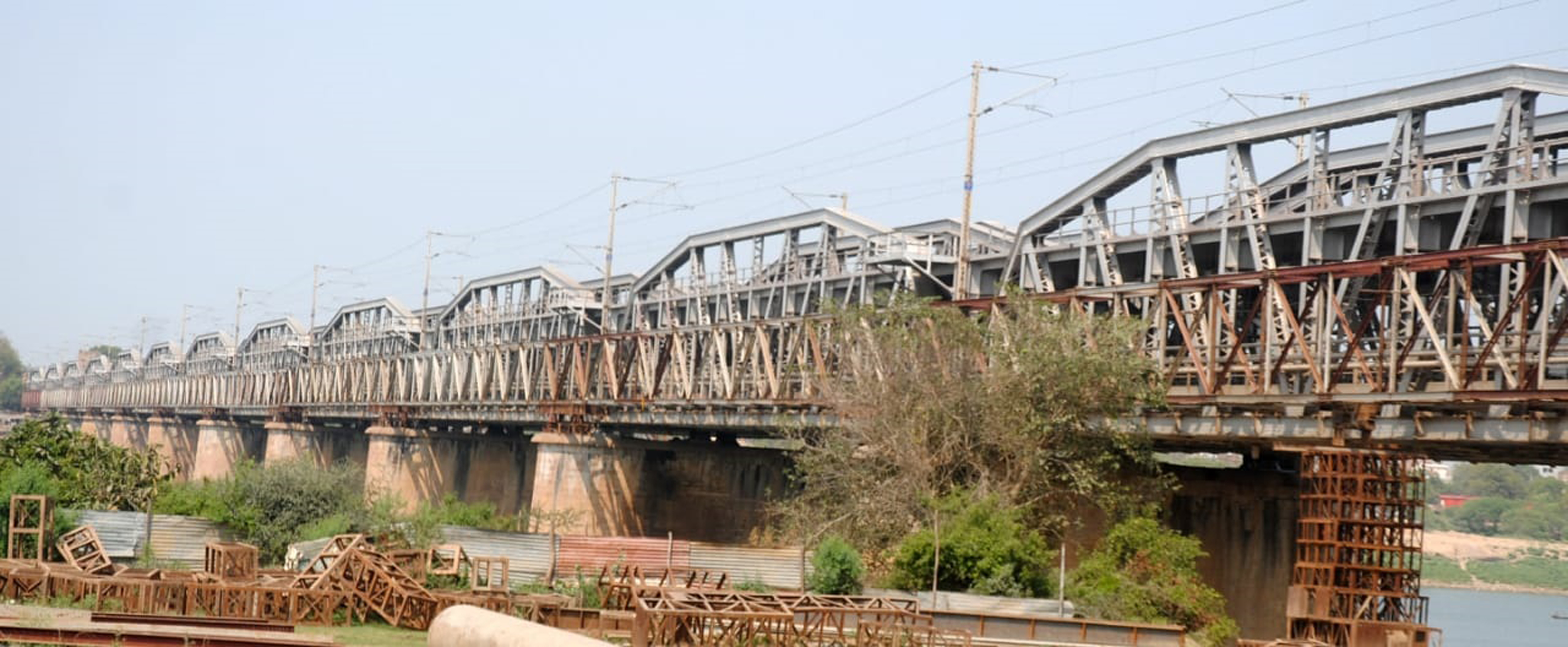 ...ये है इंजीनियरिंग का बेजोड़ नमूना यानी पुराना यमुना पुल, अगस्त में ...