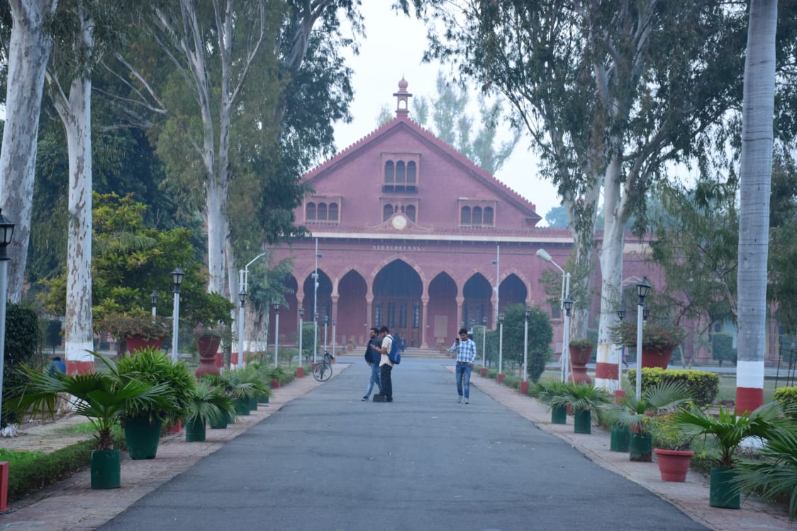 सात छात्रों के साथ सर सैयद ने भरी थी सपनों की उड़ान - Sir Syed filled ...