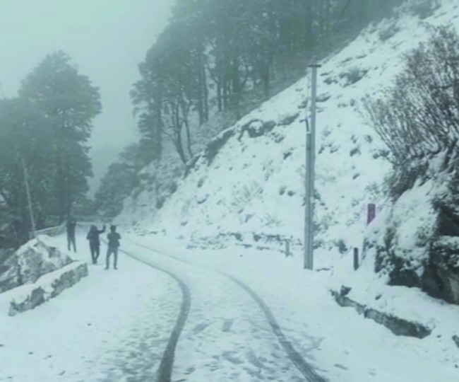 Snowfall in Himachal: शीतलहर की चपेट में प्रदेश, अटल टनल के दोनों छोर ...