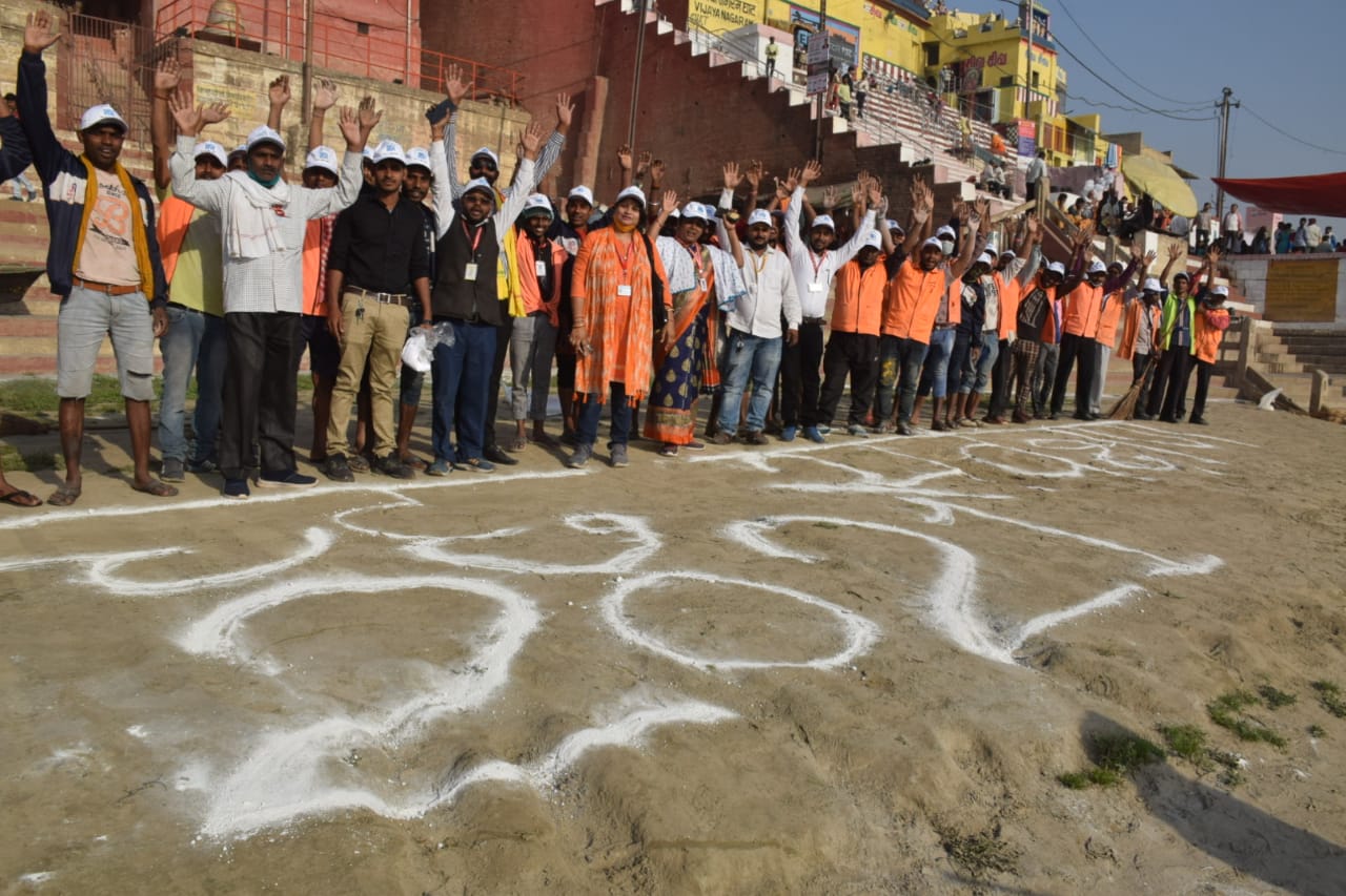 Ganga Cleaning Campaign : वाराणसी में गंगा के लिए 84 घाटों पर चला सफाई ...