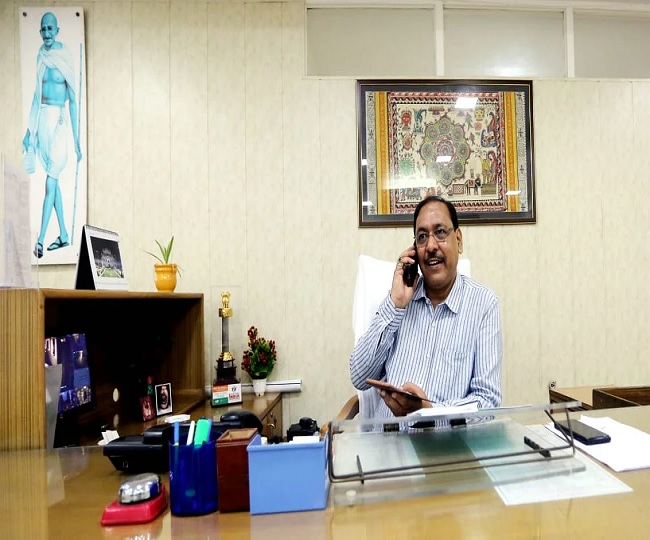 झांसी के मंडलायुक्त डा. अजय शंकर पाण्डेय ने 111 वर्ष पुरानी कमिश्नरी ...