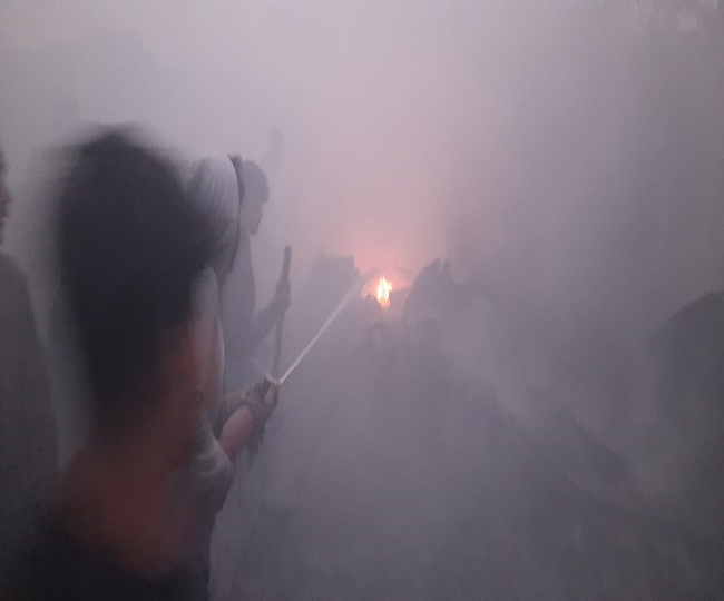 झरिया के कचरा गोदाम में भड़की आग, पांच घंटे बाद काबू पर लाखों का नुकसान ...