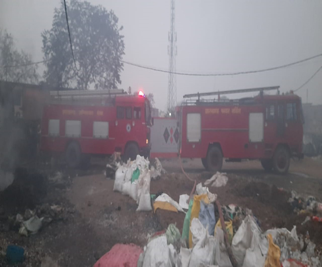 झरिया के कचरा गोदाम में भड़की आग, पांच घंटे बाद काबू पर लाखों का नुकसान ...