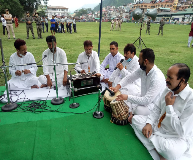 Minjar Mela: चंद लोगों ने शोभायात्रा निकाल निभाई झंडा रस्‍म, भगवान ...