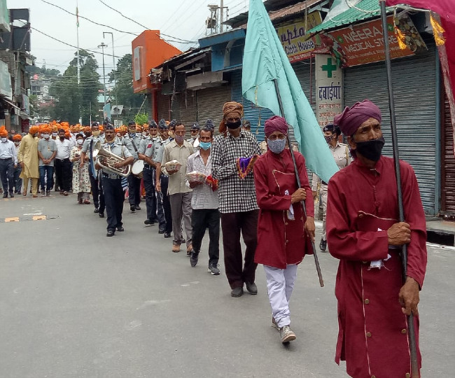 Minjar Mela: चंद लोगों ने शोभायात्रा निकाल निभाई झंडा रस्‍म, भगवान ...