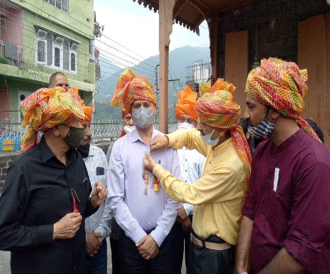 Minjar Mela: चंद लोगों ने शोभायात्रा निकाल निभाई झंडा रस्‍म, भगवान ...