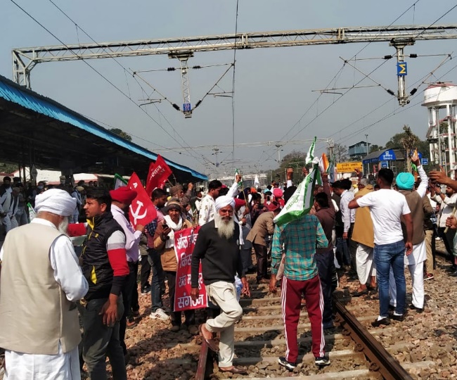 Kisan Rail Roko Andolan Update: खाली होने लगे रेलवे ट्रैक, चार बजते ही ...
