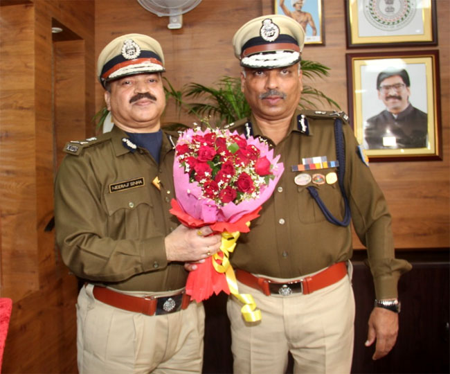 MV Rao IPS Jharkhand: डीजीपी के प्रभार से हटते ही एमवी राव मायूस, VRS ...