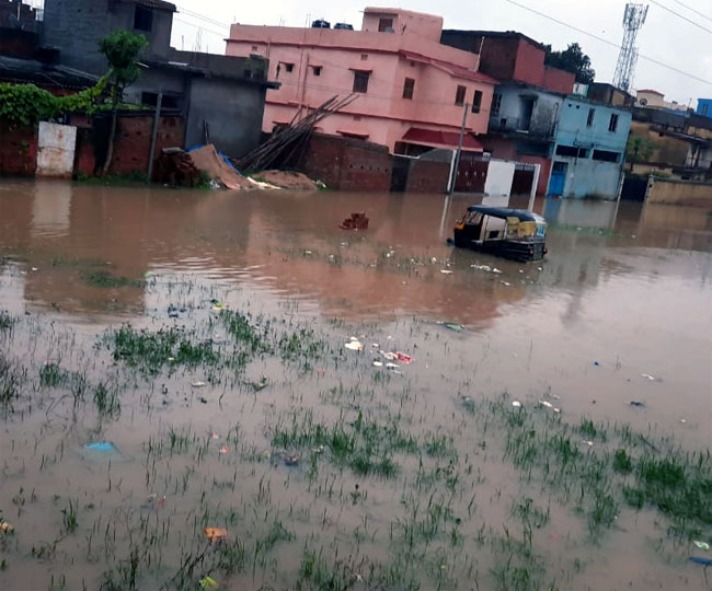 Rain in Ranchi: भारी बारिश से रांची जलमग्‍न, पानी में कारें समाई ...