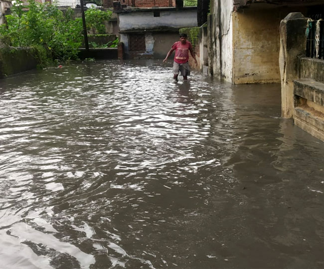 Rain in Ranchi: भारी बारिश से रांची जलमग्‍न, पानी में कारें समाई ...