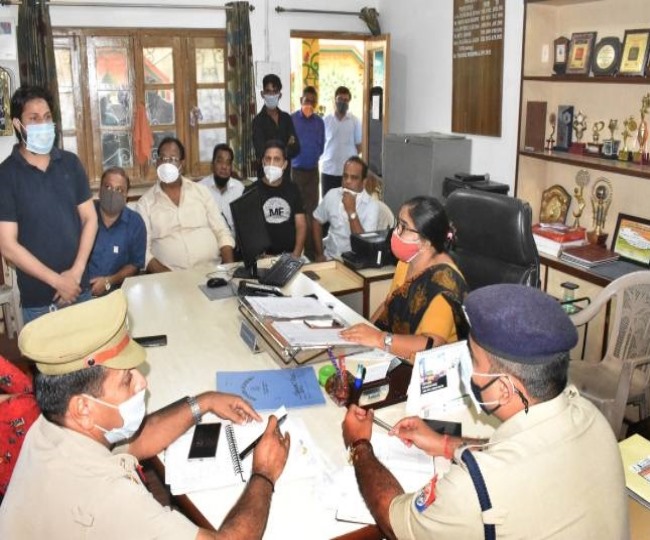 ऋषभ अकादमी : मंडलायुक्त से शिकायत करने कर 15 शिक्षकों को भेजा गया नोटिस ...